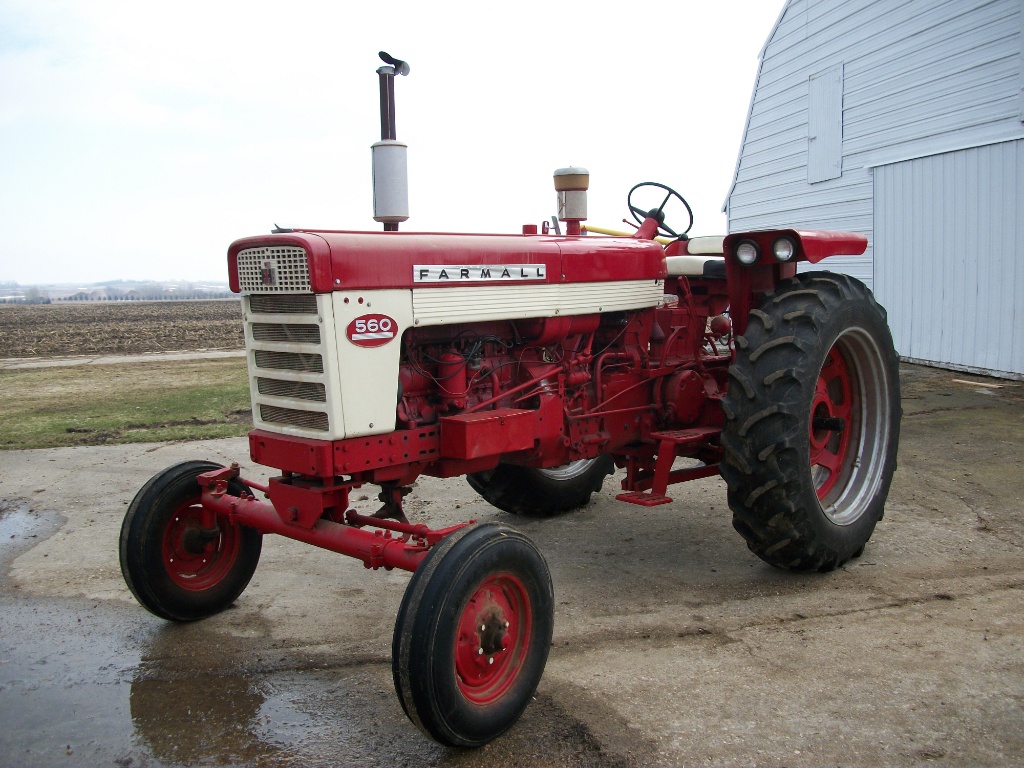 Farmall 560 Levers Descriptions