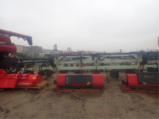 KMC 8 Row Ripper Bedder w/ Stack Fold Tool Bar | Online Auctions | Proxibid