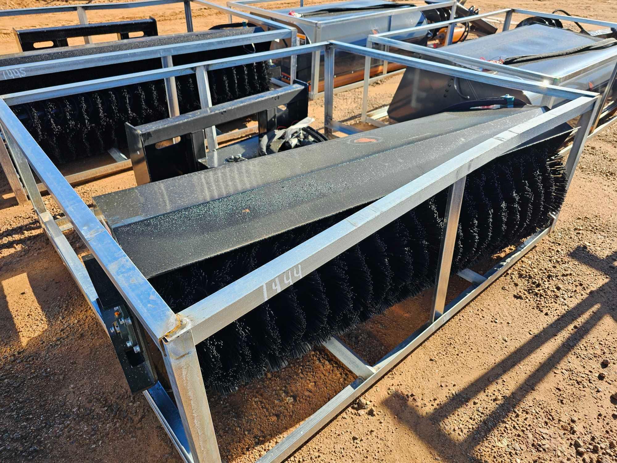 1444 - ABSOLUTE - WOLVERINE 6' ANGLE BROOM | Proxibid