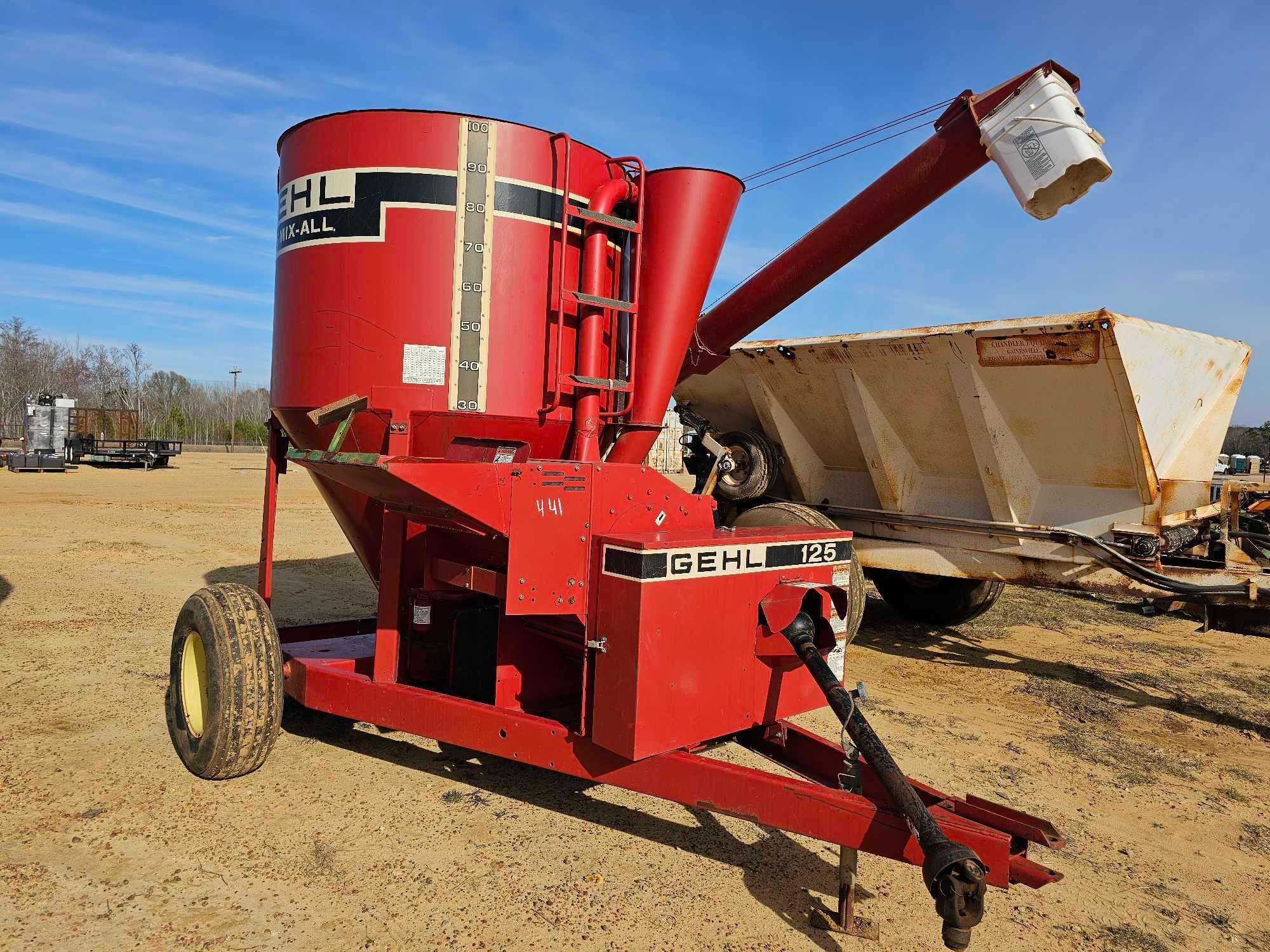 441 - GEHL 125 MIX ALL FEED MILL | Proxibid