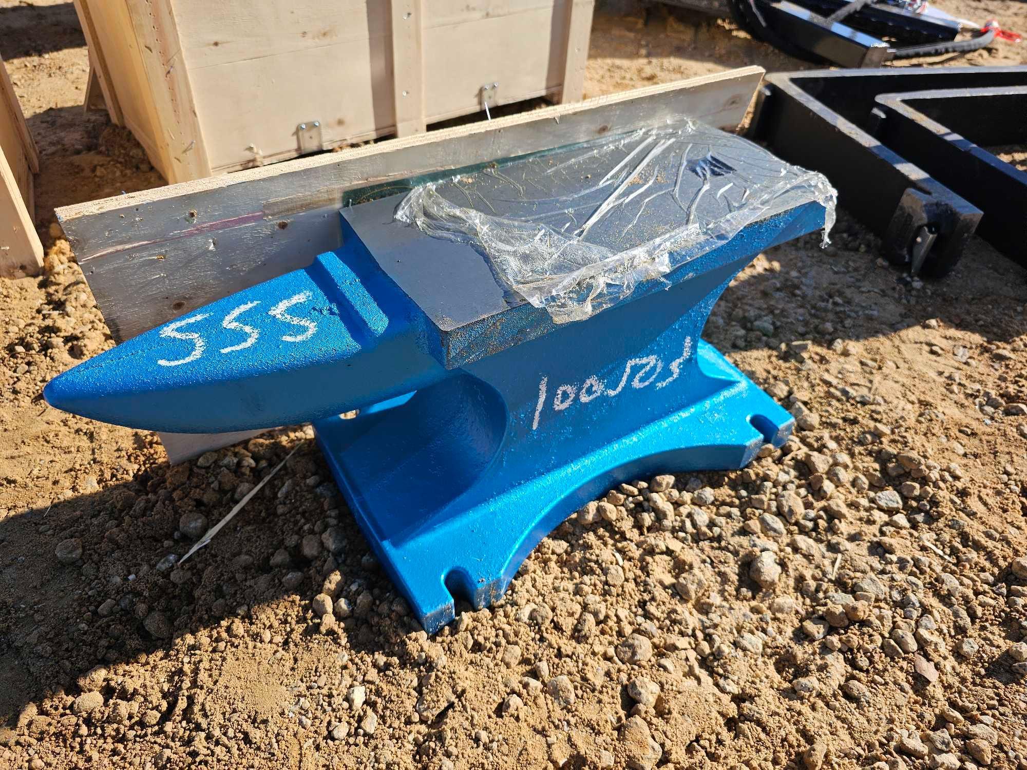 555 - ABSOLUTE - PALADIN 200 LB CAST IRON ANVIL | Proxibid