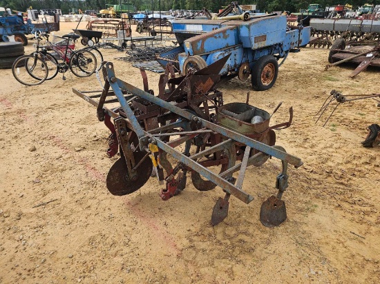 2779 - 2 ROW COLE PLANTER | Online Auctions | Proxibid