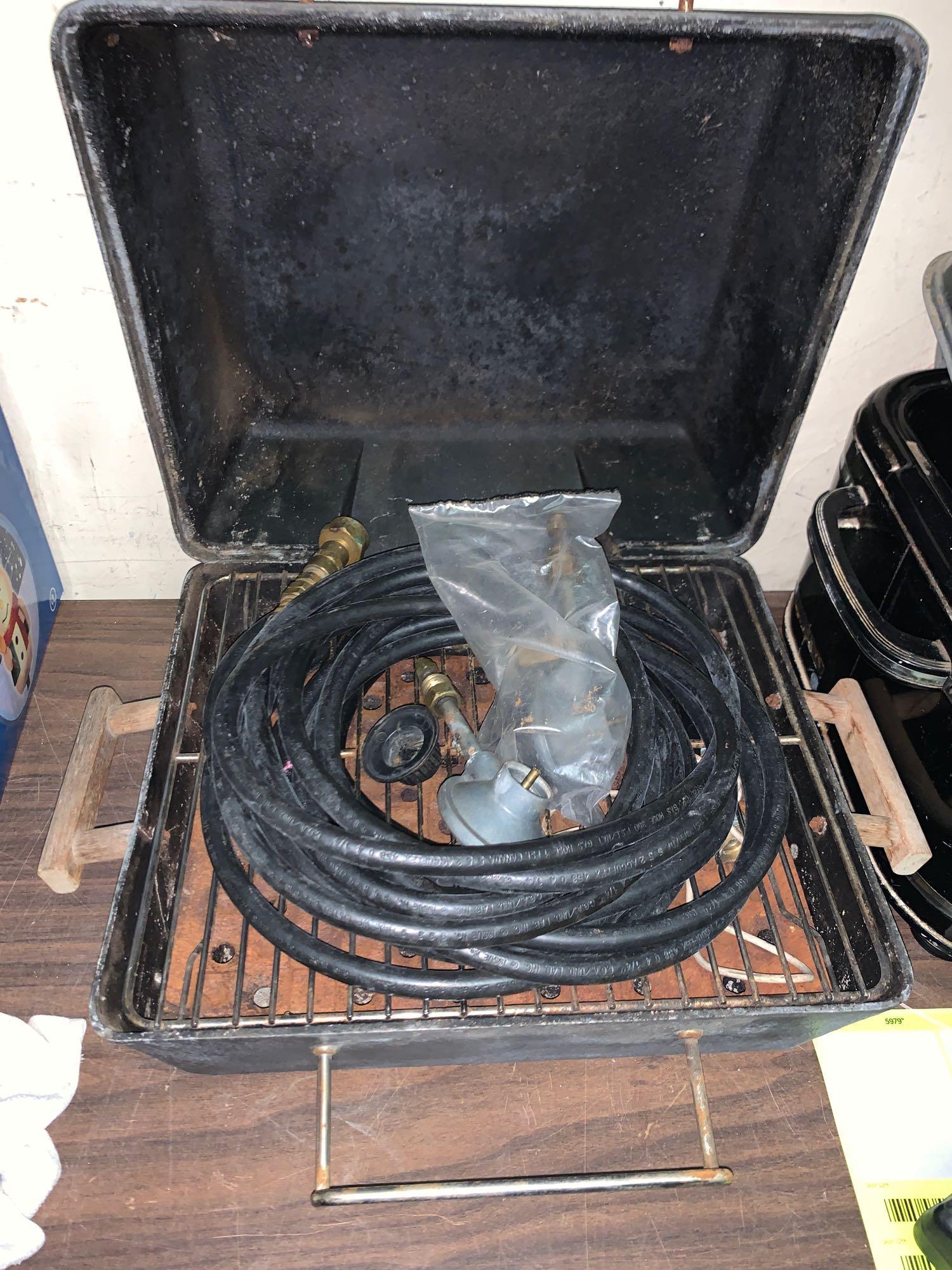 BBQ with Extra BBQ Propane Connector Lines | Proxibid