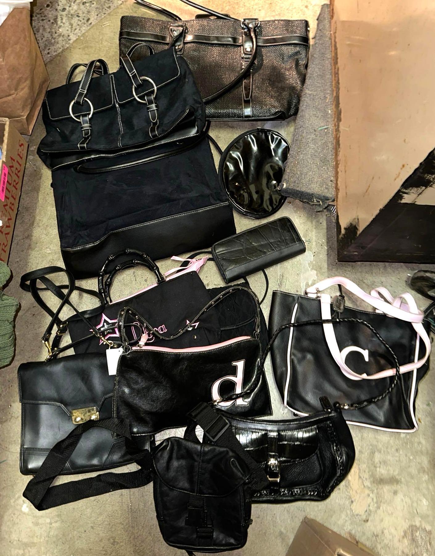 Group of Purses and Wallets | Proxibid