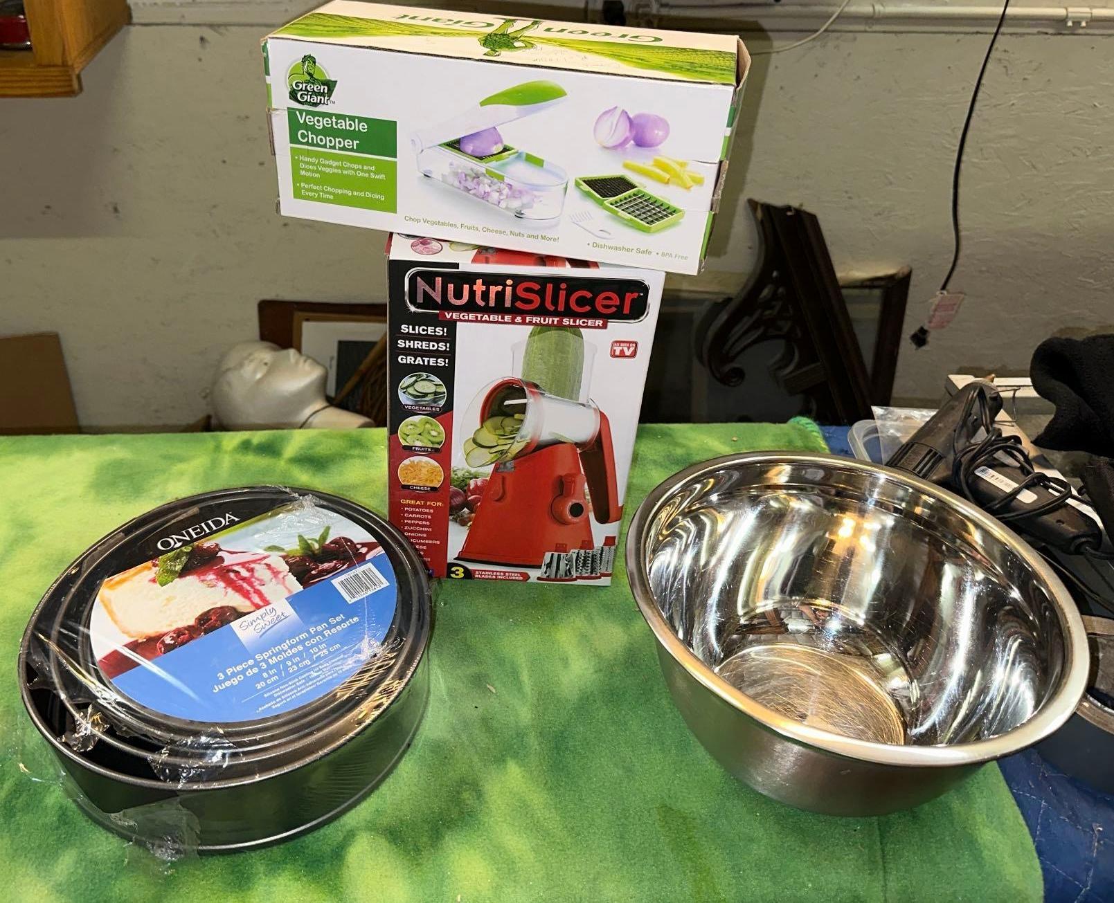 Assorted Kitchen Gadgets/Baking Aids- New or Like | Proxibid