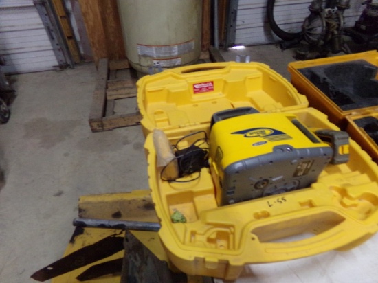 Laser Level w/ Case, Spectra GL422, Has Charger, Sensor & Grade Stick ...