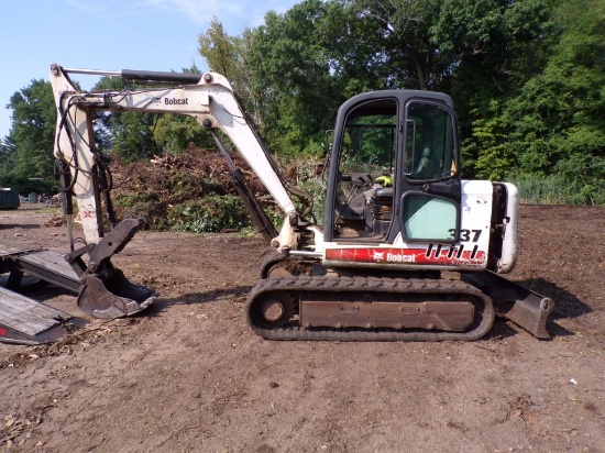 Bobcat 337 Rubber Track Mid Size Excavator with Front Blade, 22 ...
