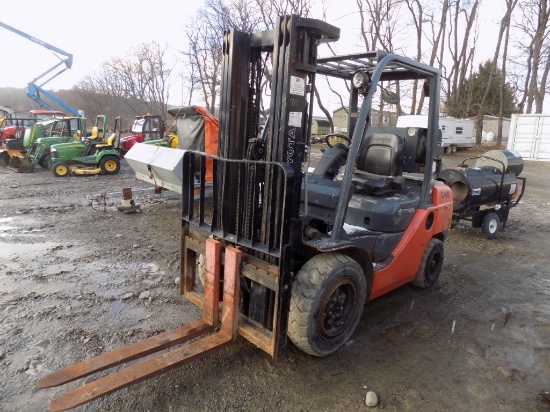 Toyota 8FGU30 Dual Fuel Forklift, 3 Stage Mast, Truck Weight 10,210 Lbs ...