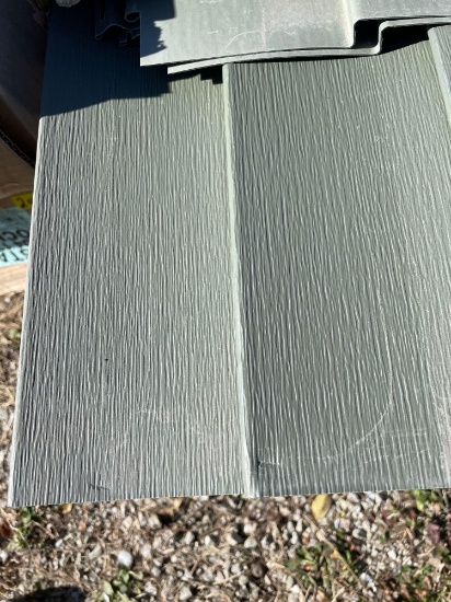 3x-Box of siding 12 x 6 color shamrock | Online Auctions | Proxibid