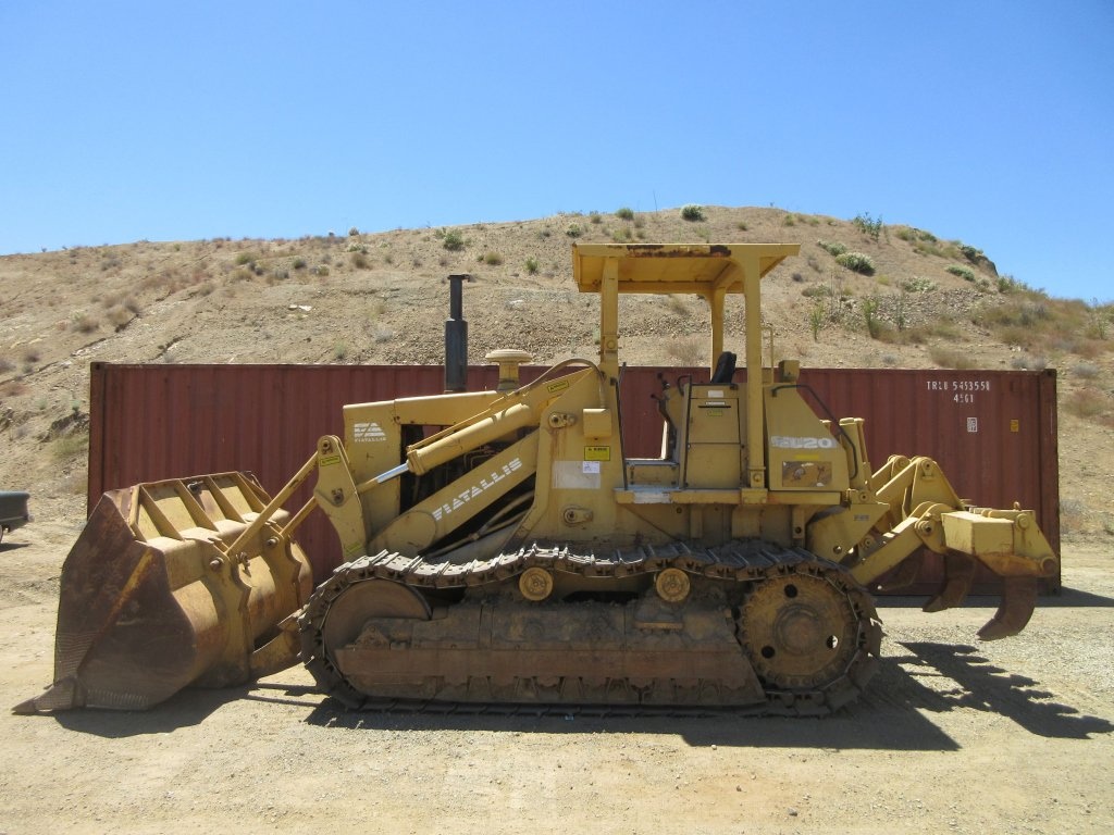 The Largest Crawler Loaders In Comparison Caterpillar 983 Komatsu