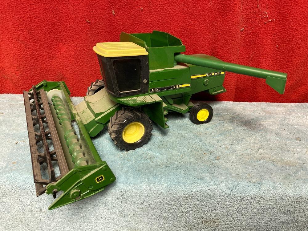 John Deere 20 series combine with grain head | Proxibid