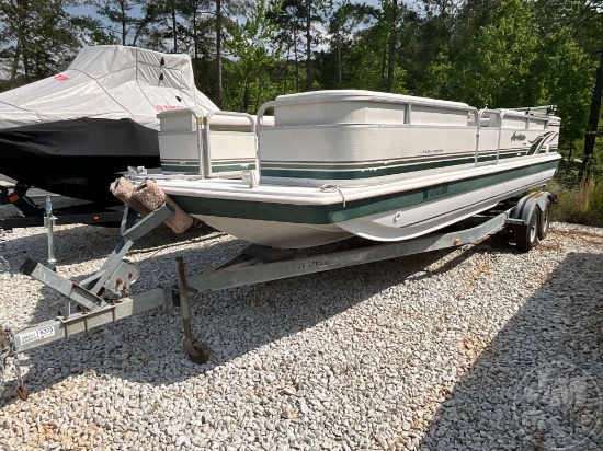 HURRICANE FUN DECK 226R VIN GDYP65651001 DECK BOAT | Cars & Vehicles ...
