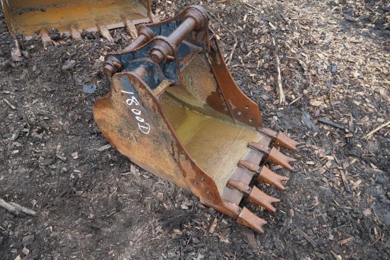 Cat Mini Excavator Bucket* | Online Auctions | Proxibid