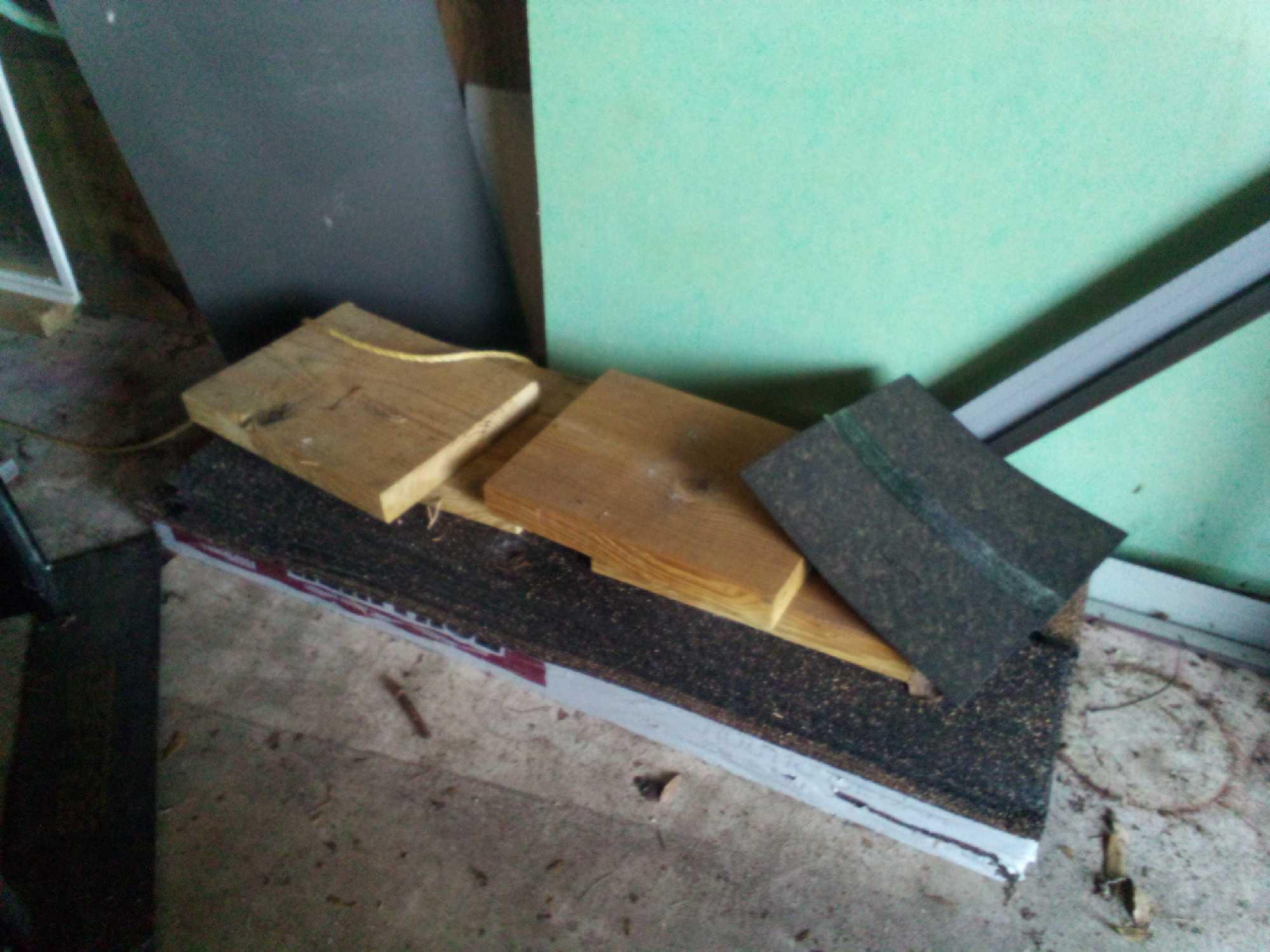 PILE OF ROOFING SHINGLES WITH BEEFY WOOD PANELS | Proxibid