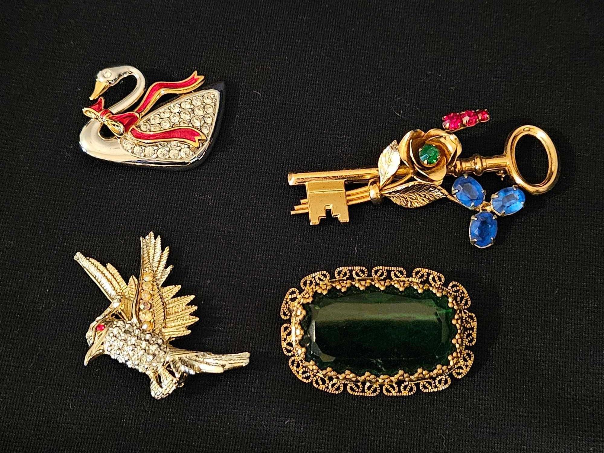 Vintage SIGNED brooches including Cora and | Proxibid