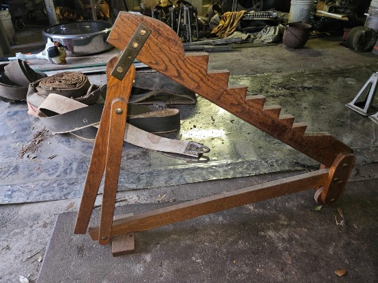Solid wood construction OLD WAGON JACK | Online Auctions | Proxibid