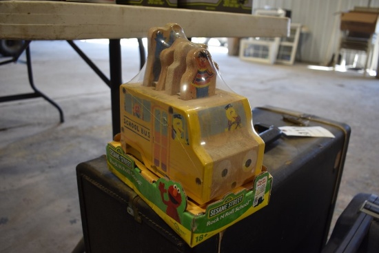 Sesame Street Rock N Roll School Bus | Online Auctions | Proxibid