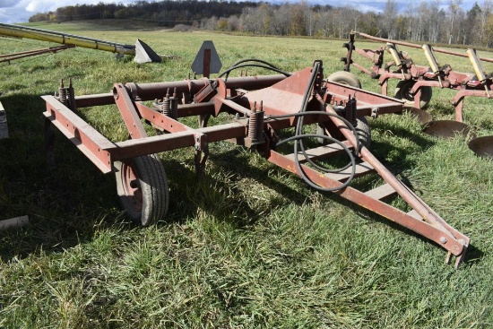 International 9 Shank Spring Tooth Harrow on Hydraulic Transport | Farm ...