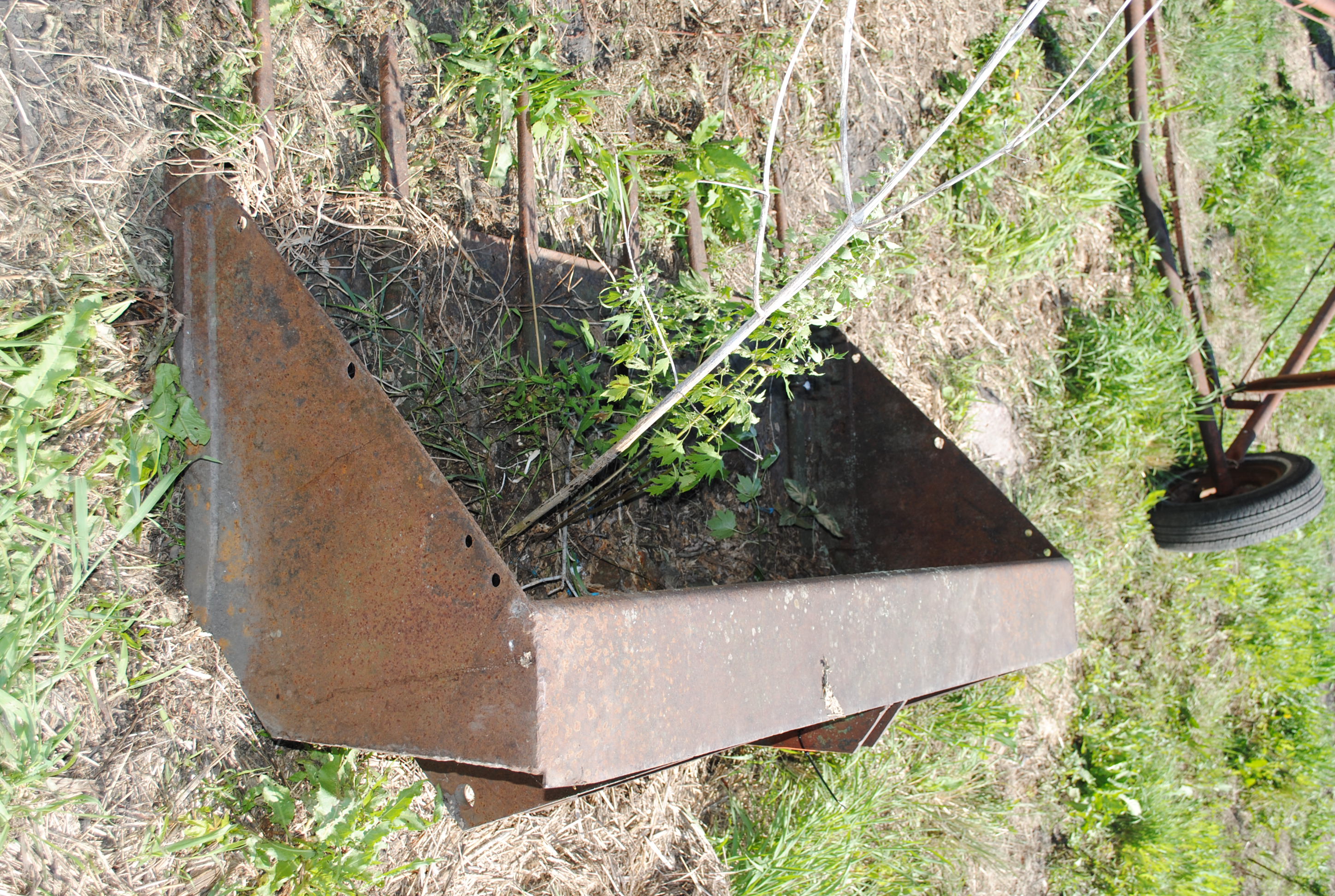 5' Loader Manure Bucket | Proxibid