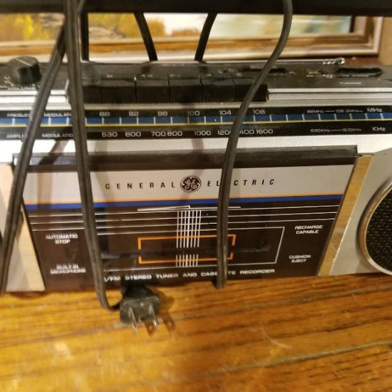 GENERAL ELECTRIC MINI BOOM BOX | Online Auctions | Proxibid