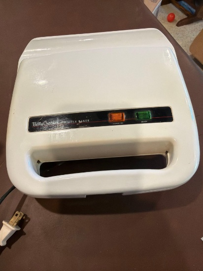 Betty Crocker waffle maker, Black and Decker Quick and Easy ellectric ...