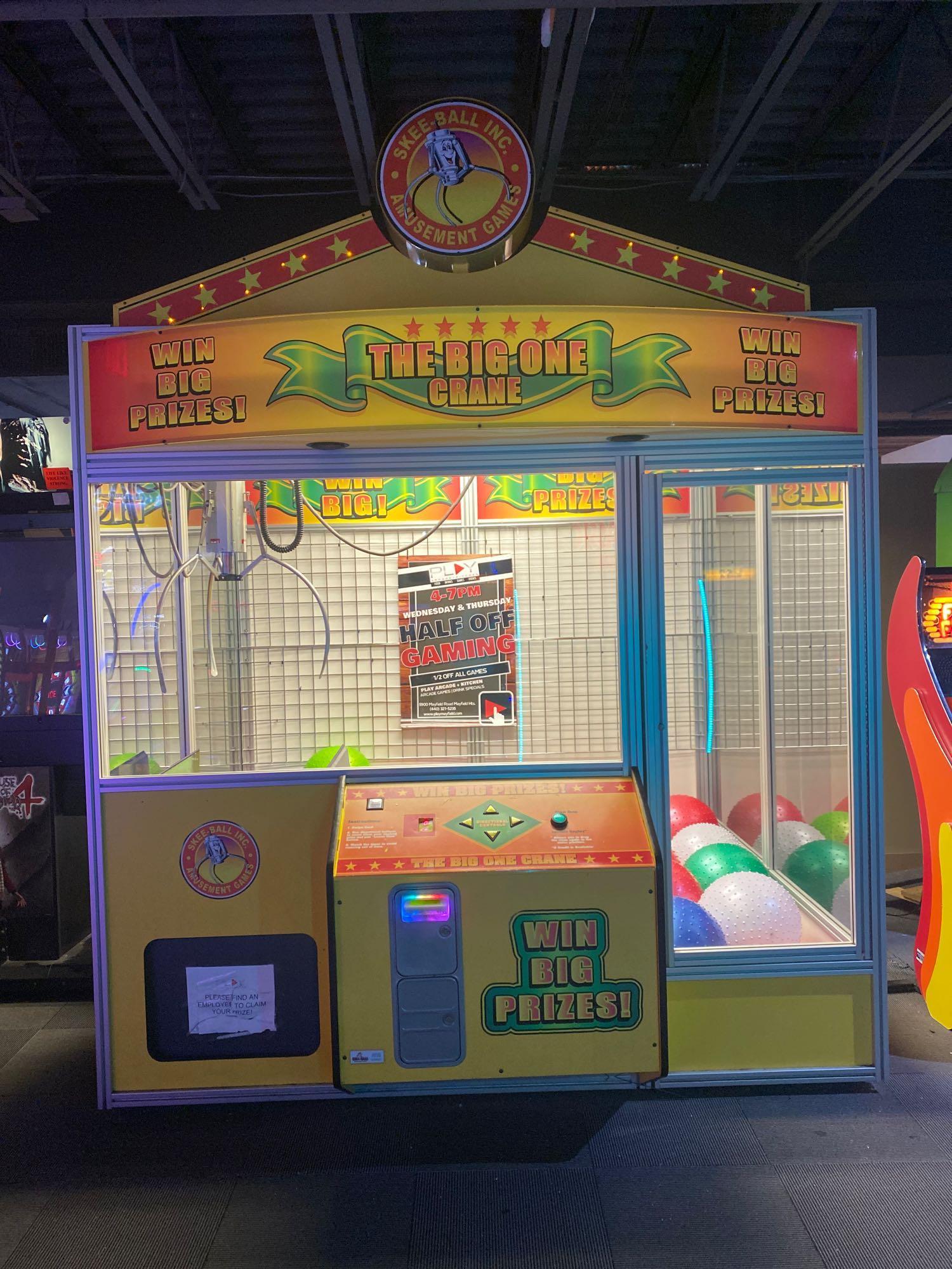 Spiky Ball Claw Machine