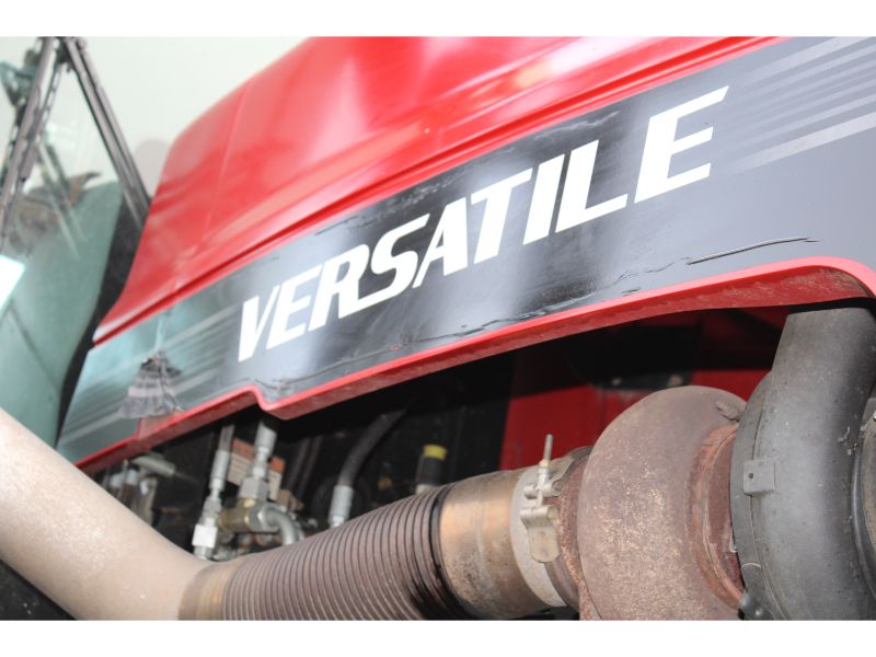 Versatile Tractor Logo