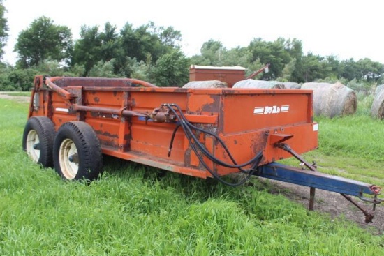 Dual 600 Manure Spreader w/Poly Floor & Slopgate | Farm Equipment ...