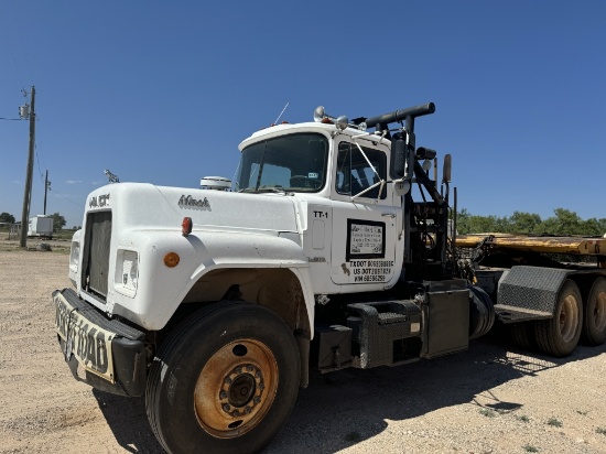 Mack R-600 Truck | Commercial Trucks Truck Tractors Day Cab Trucks ...