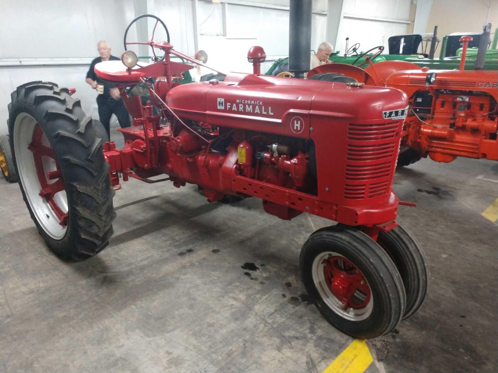 Farmall H Tractors