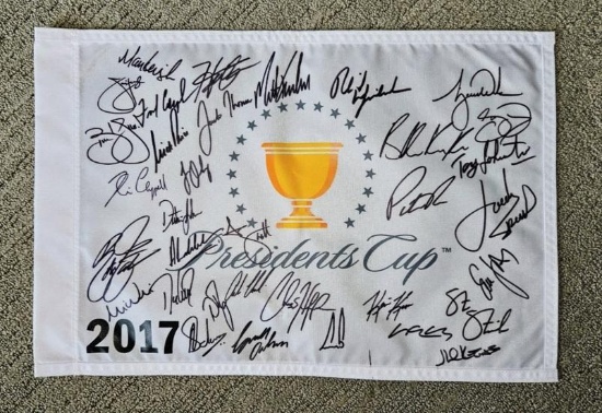 2017 Presidents Cup International & U.S.Team Pin Flag signed by Teams ...
