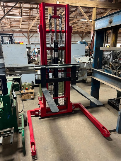 Dayton Model 4VME9 Hydraulic Fork Lifter 2,000lb Capacity | Industrial ...