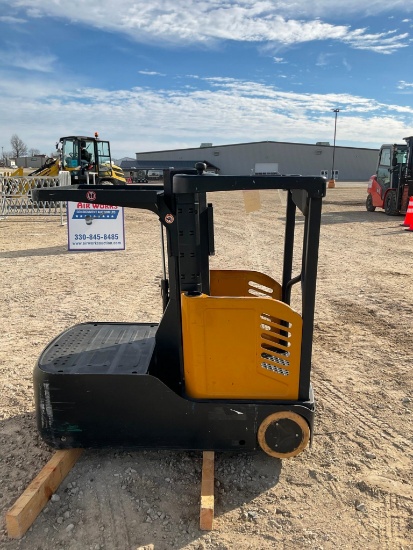 (INV60022) Big Joe Zero Model JO-118 Electric 3 Stage Manlift 15' Reach ...