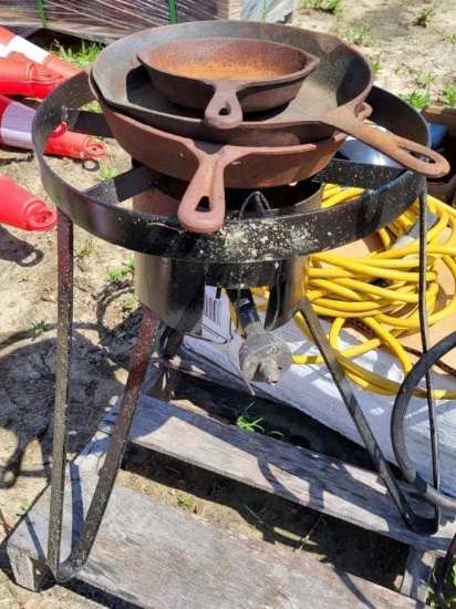 Fish Cooker & (3) Cast Iron Skillets | Art, Antiques & Collectibles ...