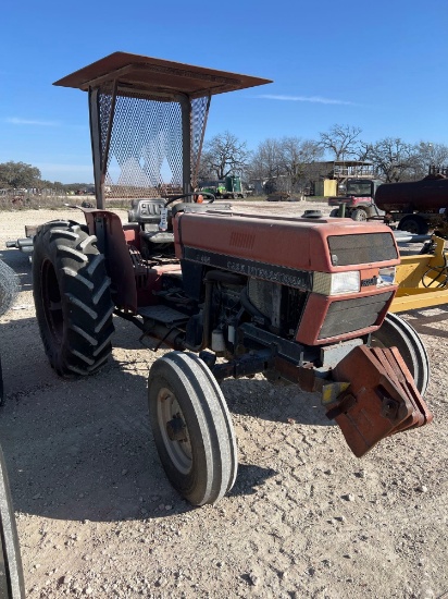 Case IH 495 Runs Good Under 1000 Hours | Online Auctions | Proxibid
