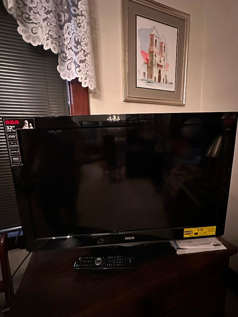 32 in. RCA Flat Screen TV with Remote | Proxibid