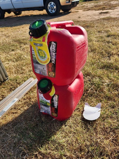 H- 2 5 gallon stackable high flow gas cans | Online Auctions | Proxibid