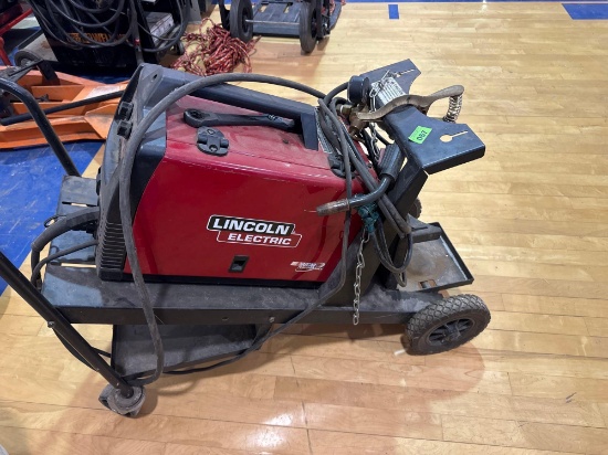 Lincoln electric Weld-pak 180HD Must bring help to load | Industrial ...