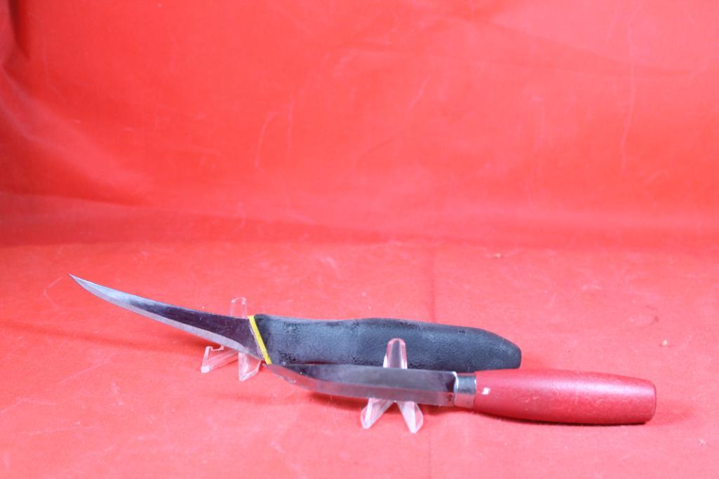 Two Swedish knives. One Mora sheath knife with | Proxibid