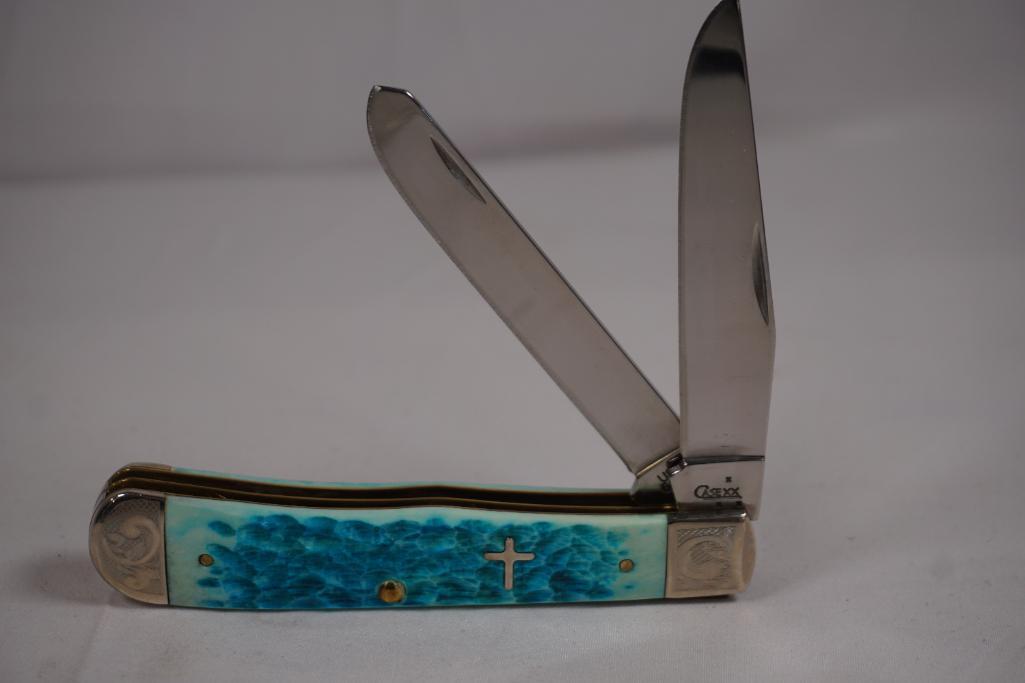 Case Sky Blue Trapper with 3.25 inch main blade. | Proxibid