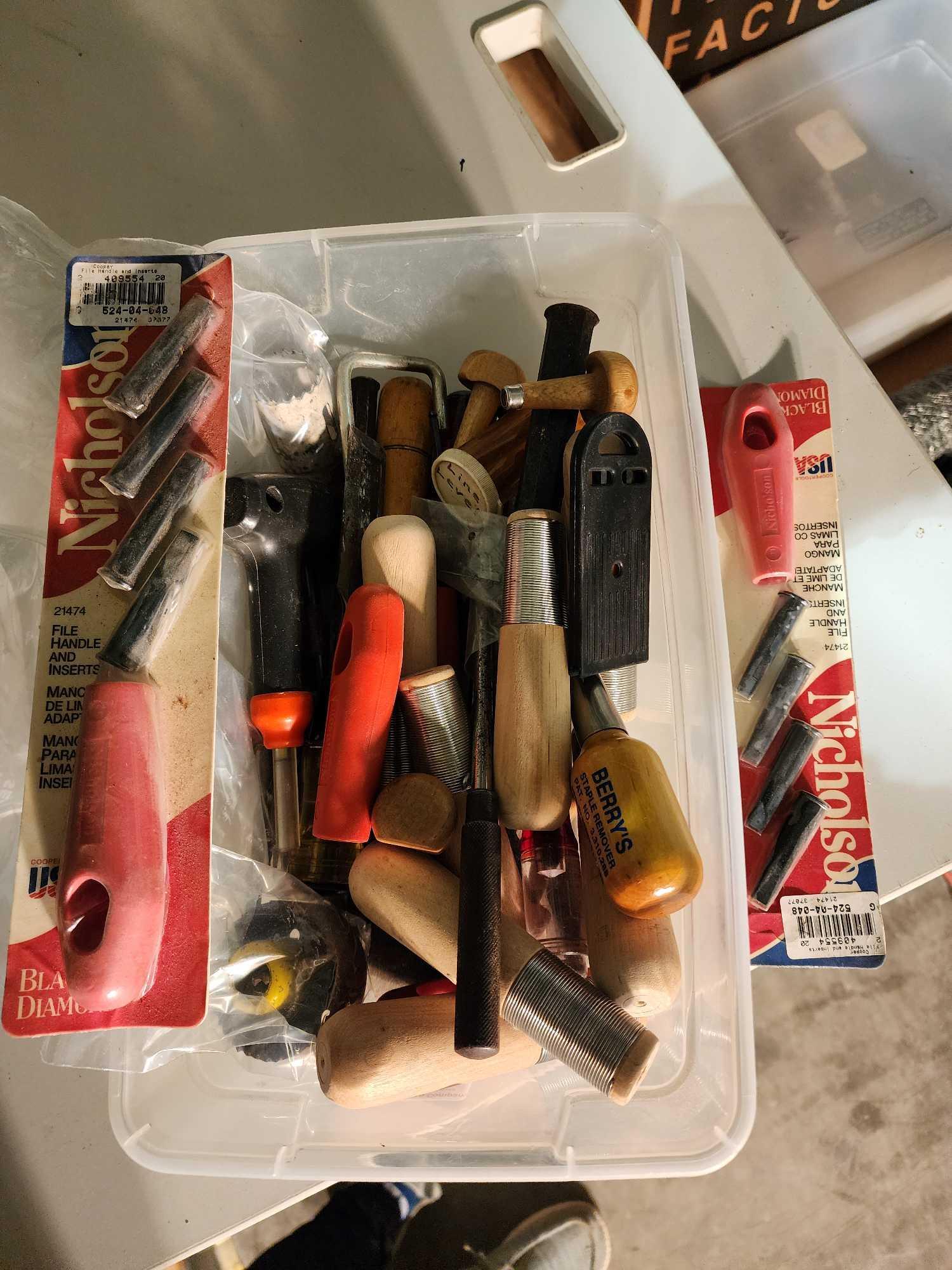 Miscellaneous file and tool handles. Wood and | Proxibid