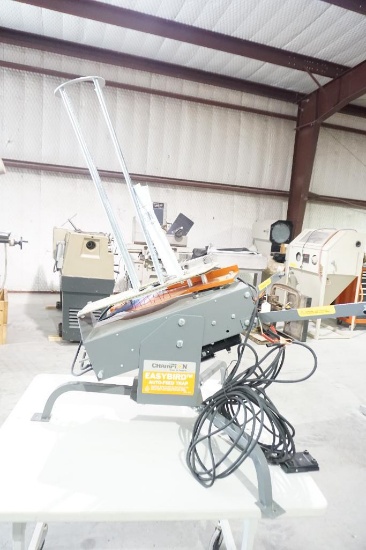 Champion Easybird auto-feed trap thrower. 12 volt DC. Looks almost new ...