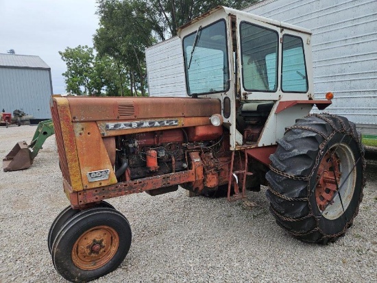 Farmall 806 Gas NF Tractor | Online Auctions | Proxibid