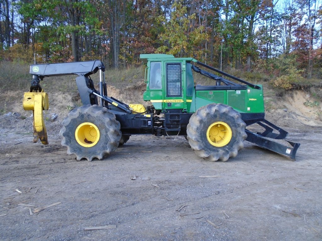 John Deere Grapple Skidder