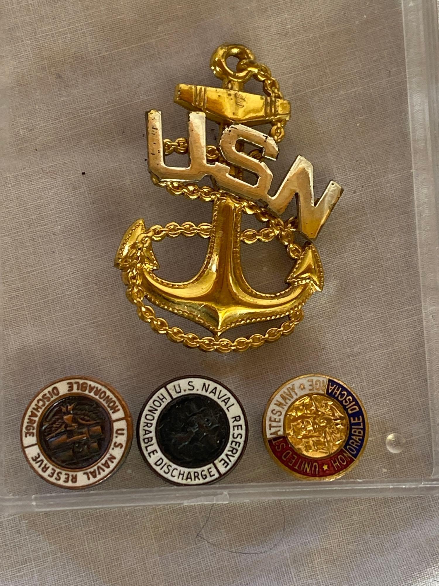 United States Navy Pin With Honorable Discharge | Proxibid