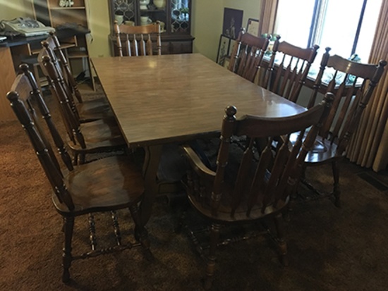 Richardson Brothers Co. 41in x 82in dining room table with 8 chairs ...