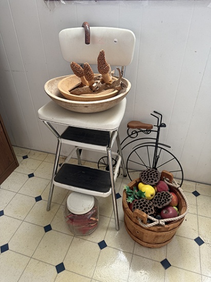 Step Stool, 2 Wooden Bowls, Wooden Bucket, Wooden Mushrooms, Etc ...