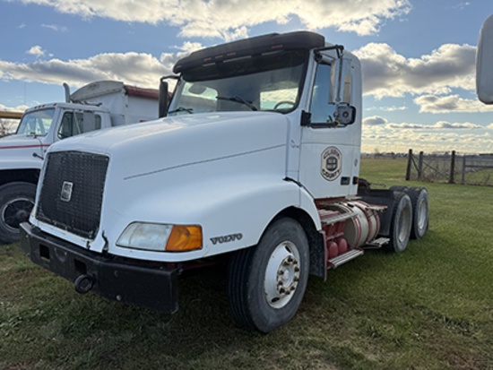 2002 Volvo Day Cab Semi | Online Auctions | Proxibid