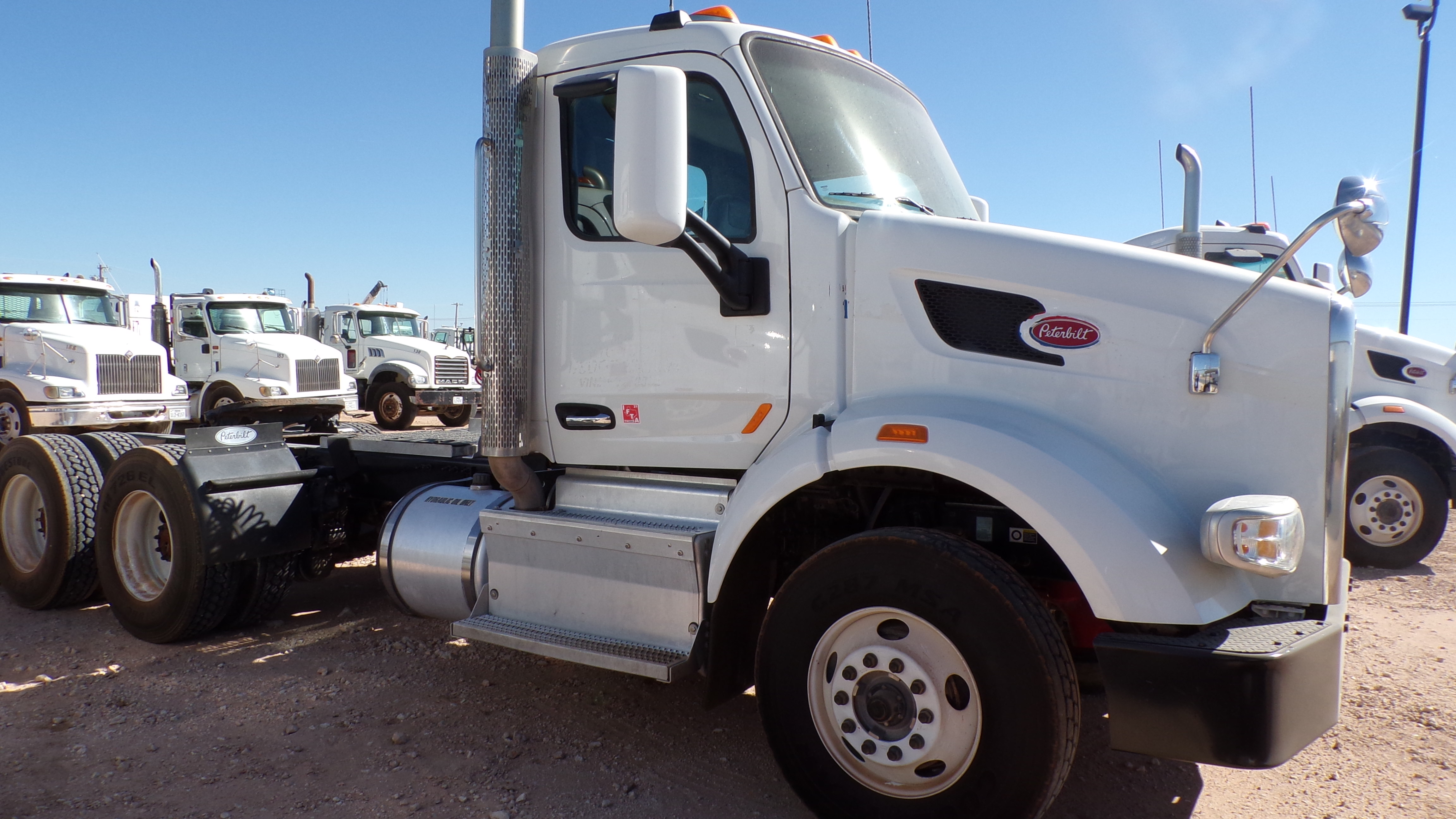 Peterbilt 567 Daycab