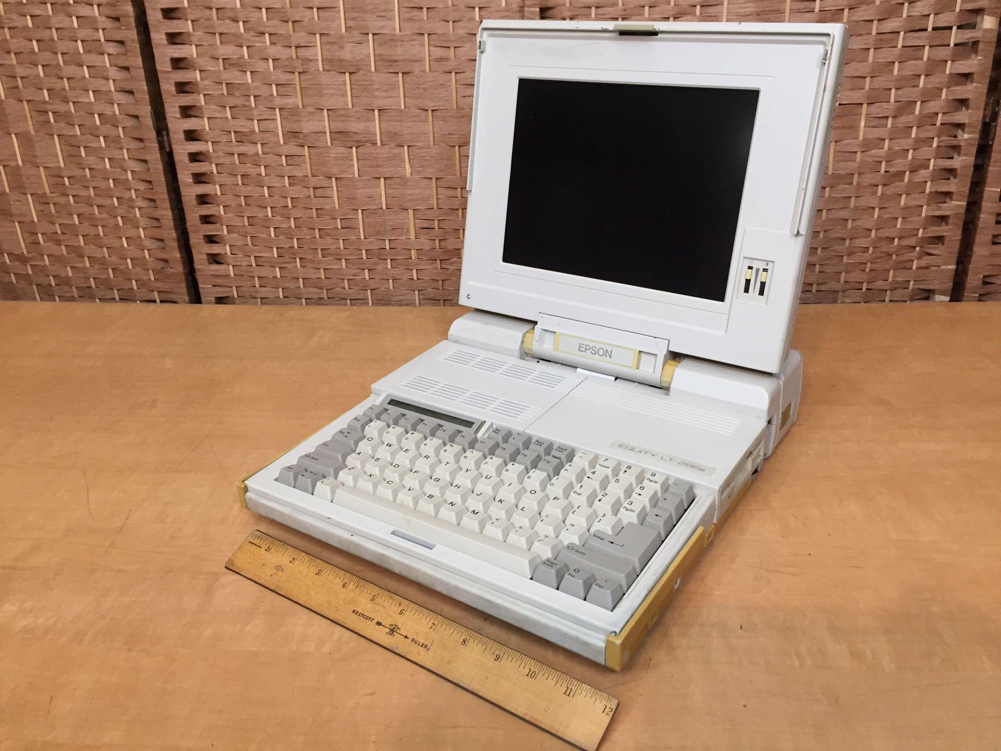 Vintage highest Compaq Laptop Computer 2820